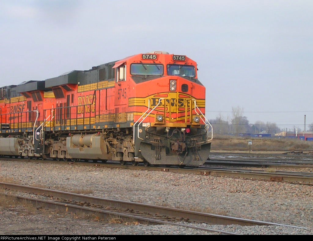 BNSF 5745